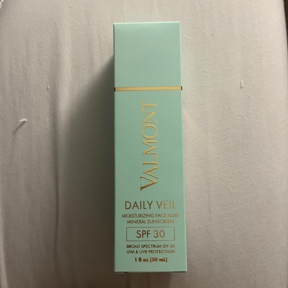 Valmont | Skincare | New In Box Unopened Valmont Daily Veil Spf 3 ...